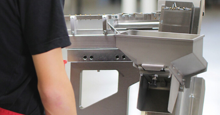 Feeding systems - Step Feeder - one of the most commonly